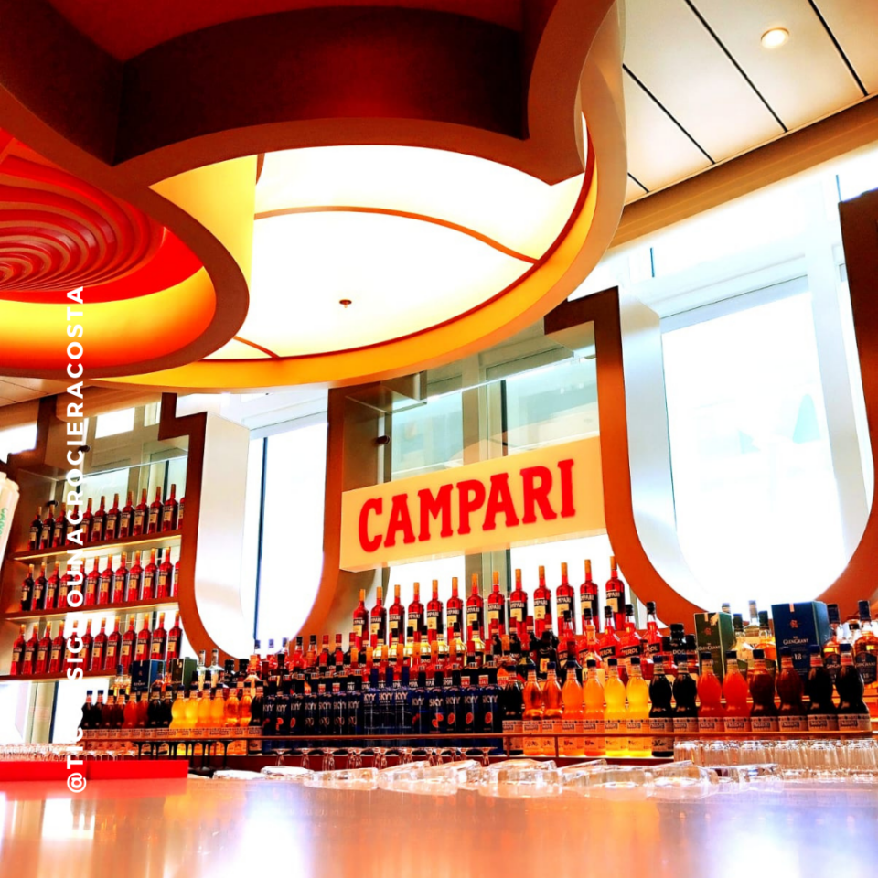 Assieme alla gemella Costa Smeralda, Costa Toscana è